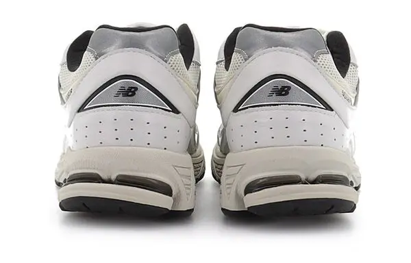 NEW BALANCE 2002r Sneakers - White