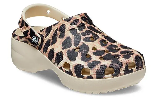 CROCS Classic Platform Leopard Clogs - Brown/beige
