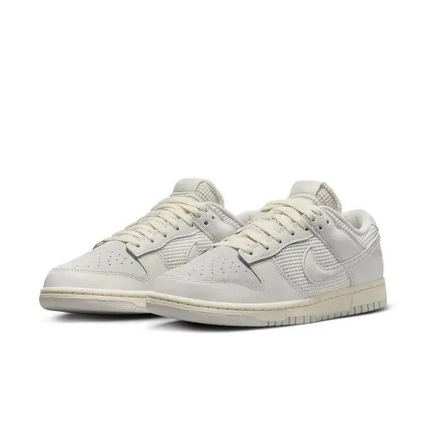 Nike Dunk Low Sneakers