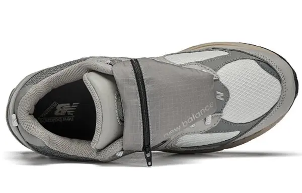 NEW BALANCE 2002r Pouch Sneakers - Gray/silver