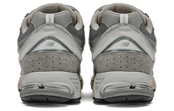 NEW BALANCE 2002r Pouch Sneakers - Gray/silver
