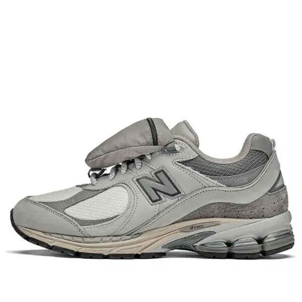 NEW BALANCE 2002r Pouch Sneakers - Gray/silver