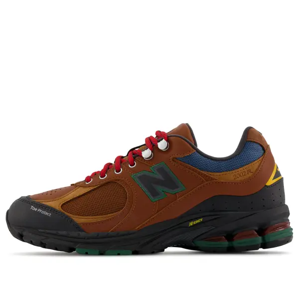 NEW BALANCE 2002r "hiking Pack" Low Top Sneakers