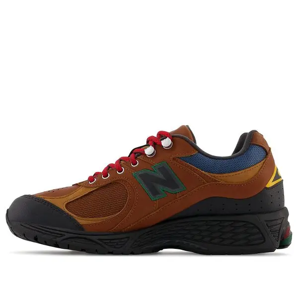 NEW BALANCE 2002r "hiking Pack" Low Top Sneakers