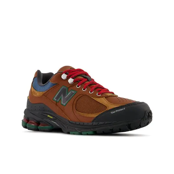 NEW BALANCE 2002r "hiking Pack" Low Top Sneakers - Brown