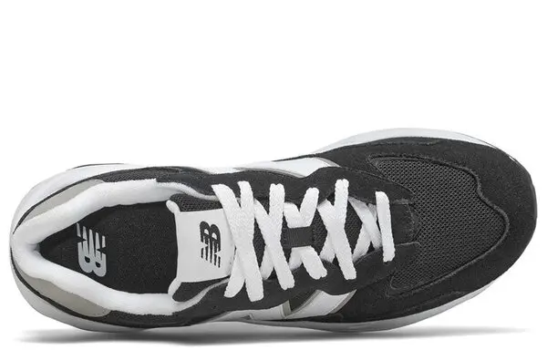 NEW BALANCE 57/40 Low Top Sneakers - Black/white