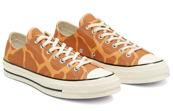 CONVERSE Chuck 70 Low Top Archival Giraffe Print Sneakers - Yellow