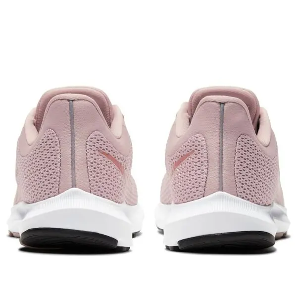 Nike Quest 2 Low Top Sneakers - Lavender