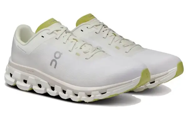 On Cloudflow 4 Sneakers - White Sand