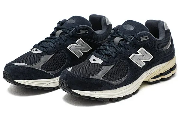 NEW BALANCE 2002r Low Top Sneakers - Navy Blue