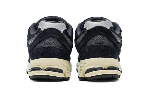 NEW BALANCE 2002r Low Top Sneakers - Navy Blue