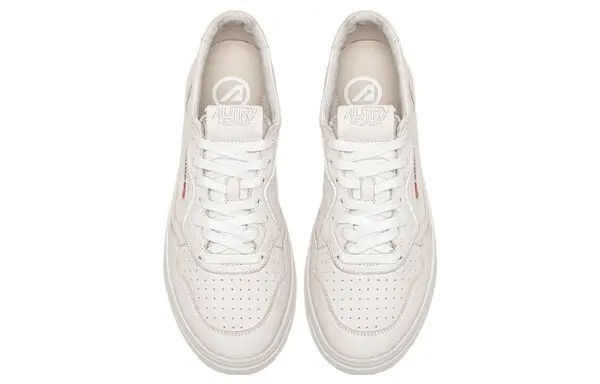 AUTRY Medalist Low Top Sneakers - White