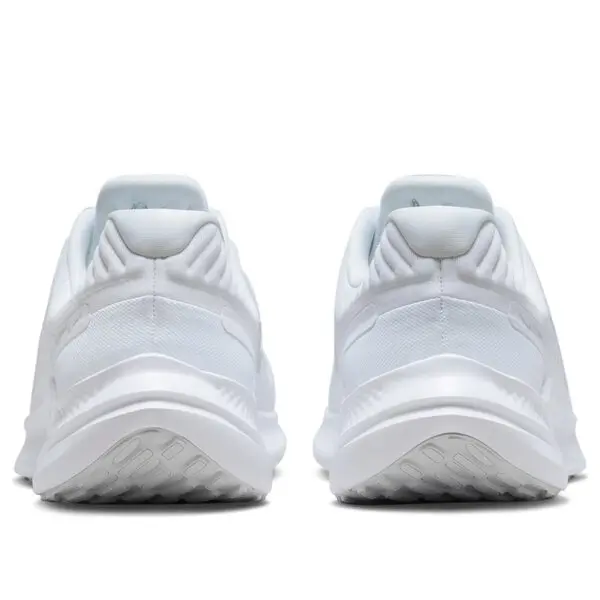 Nike Quest 5 Low Top Sneakers - White/silver
