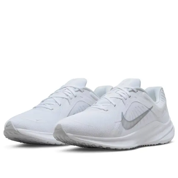 Nike Quest 5 Low Top Sneakers - White/silver
