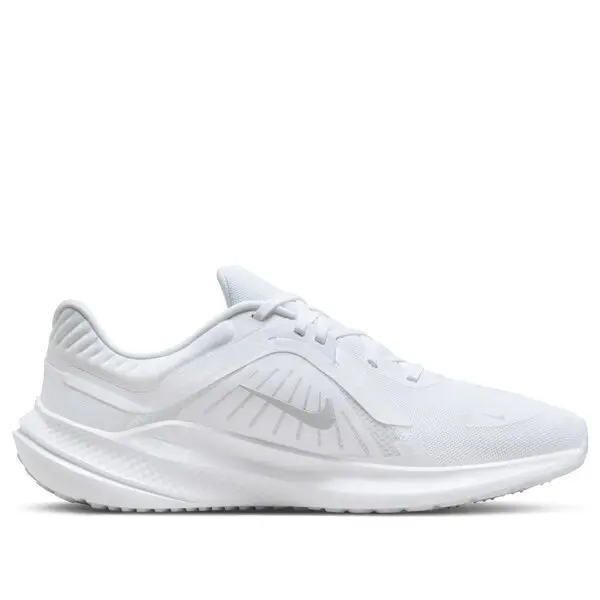 Nike Quest 5 Low Top Sneakers - White/silver