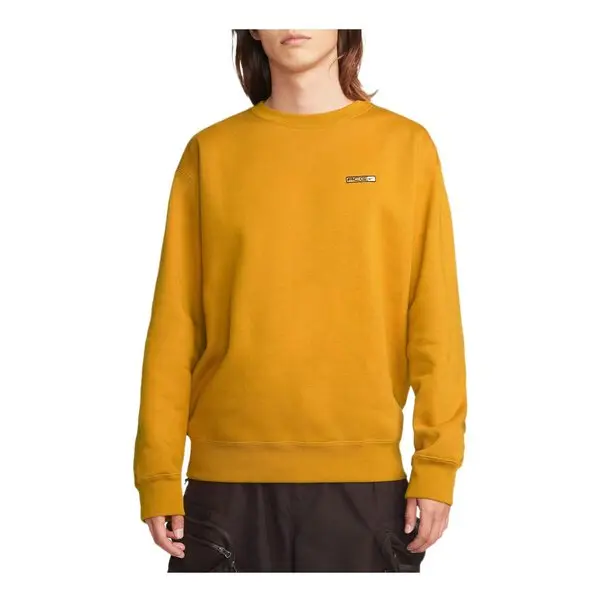 Nike Embroidered Logo Patch Sweatshirt - Default Colorway