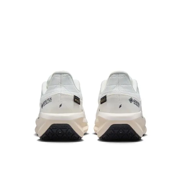 Nike Zoom Winflo 11 Gore-tex Sneakers - White/beige/black
