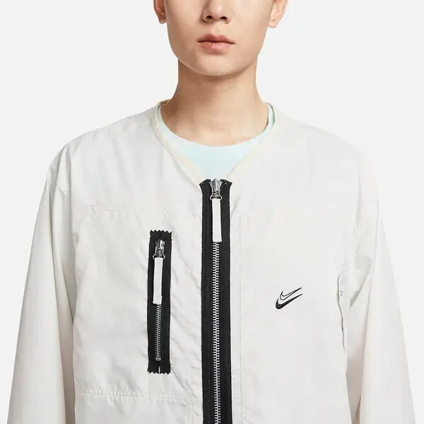 Nike Lightweight Basketball Jacket With Zip-up Closure