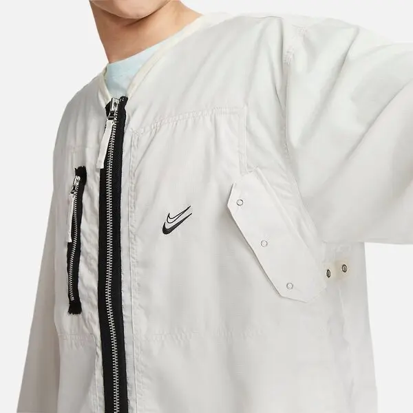Nike Lightweight Basketball Jacket With Zip-up Closure