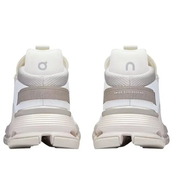 On Cloudnova 2 Sneakers - Ice/sand