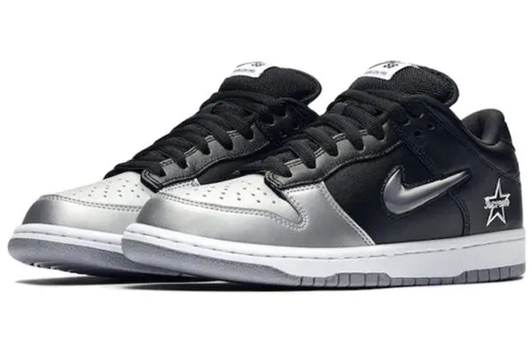 Nike X Supreme Sb Dunk Low Qs Metallic Silver