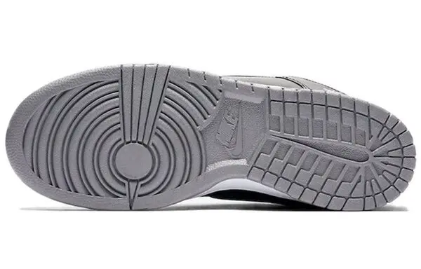 Nike X Supreme Sb Dunk Low Qs Metallic Silver - Metallic Silver/black