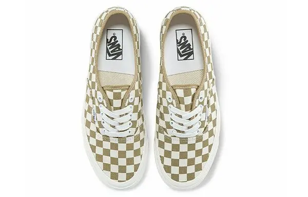 VANS Style 44 Low Top Skate Shoes - Brown/white