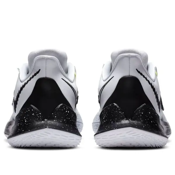 Nike Kyrie Low 3 Team Basketball Sneakers - Black/white