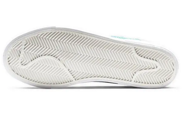 Nike Blazer Mid Edge Sb Sneakers - White