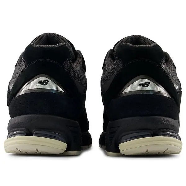 NEW BALANCE 2002r Sneakers - Black