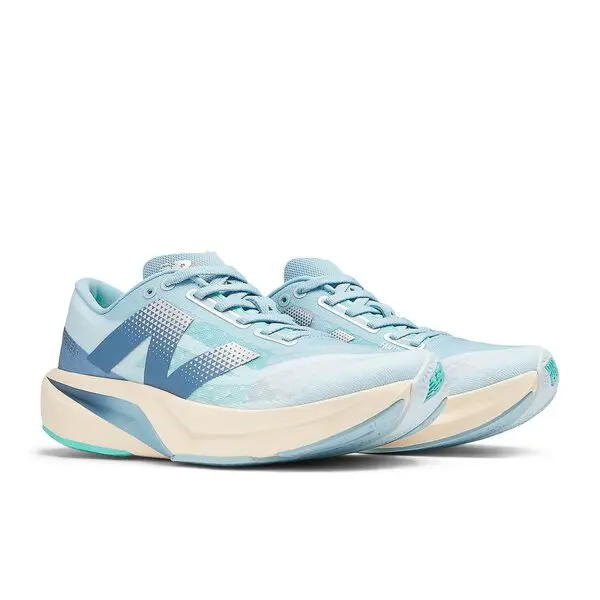 NEW BALANCE Fuelcell Rebel V4 Sneakers - Light Blue