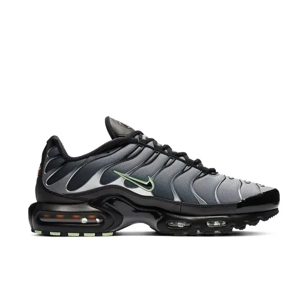 Nike Max Plus Sneakers - Black/green