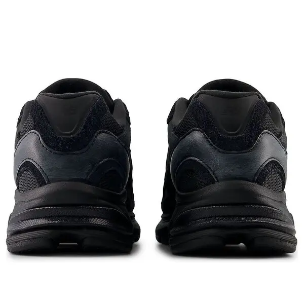 NEW BALANCE 2010 Sneakers - Black