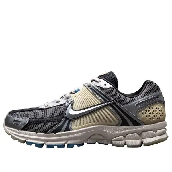 Nike Zoom Vomero Sneakers - Black/metallic Silver/phantom