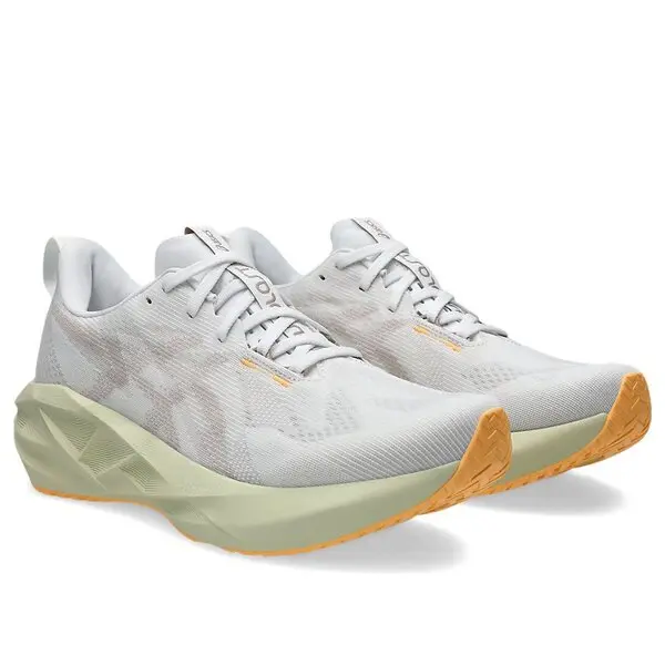 Asics Novablast 5 - White/fawn