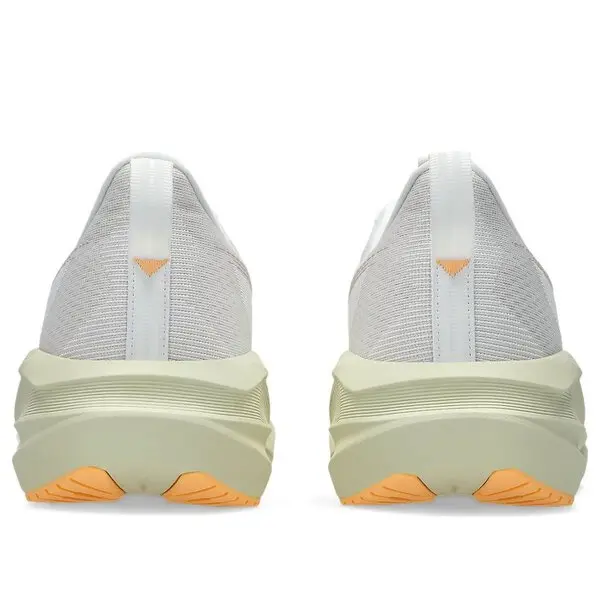 Asics Novablast 5 - White/fawn
