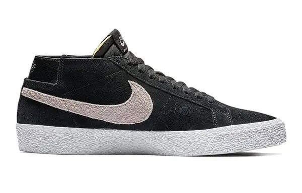 Nike Blazer Chukka Sb Suede Mid Top Sneakers