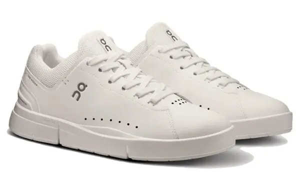 On The Roger Advantage Sneakers - White