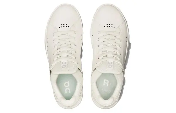 On The Roger Advantage Sneakers - White