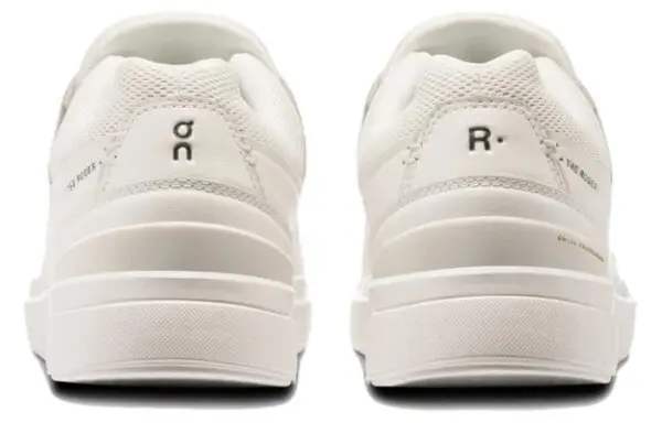On The Roger Advantage Sneakers - White