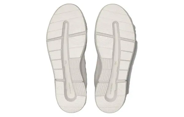On The Roger Advantage Sneakers - White