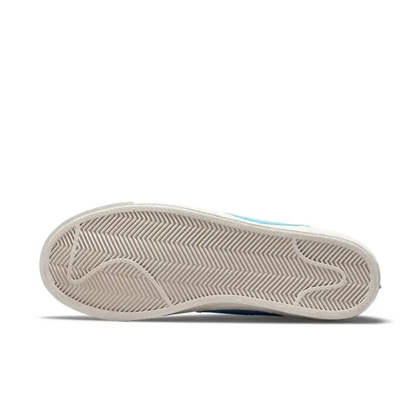 Nike Blazer Low '77 Jumbo "mismatch" Sneakers - White/blue