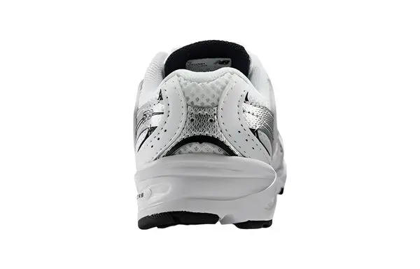 NEW BALANCE 530 Low Top Sneakers
