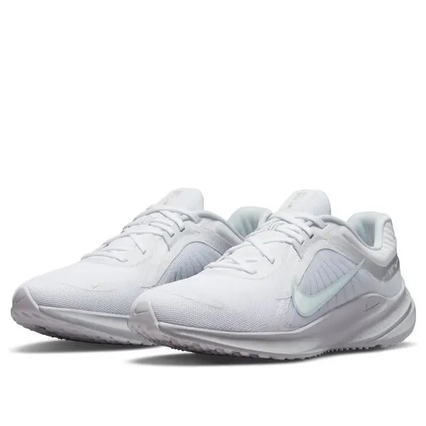 Nike Quest Sneakers - White/grey