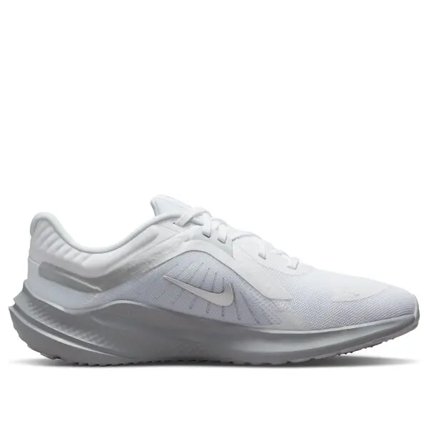 Nike Quest Sneakers - White/grey