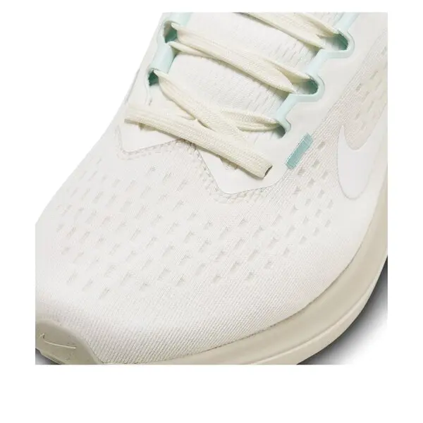 Nike Zoom Winflo Athletic Sneakers - White