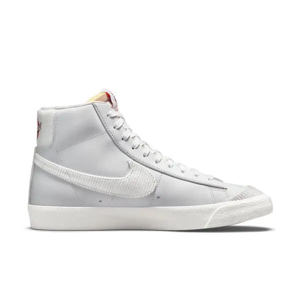 Nike Blazer Mid '77 Emb Sneakers