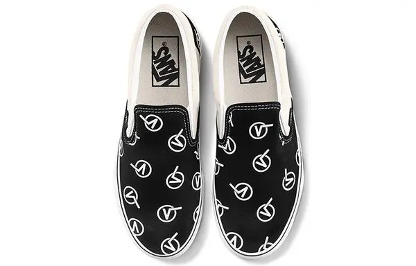 VANS Classic Slip-on 'circle V' Sneakers