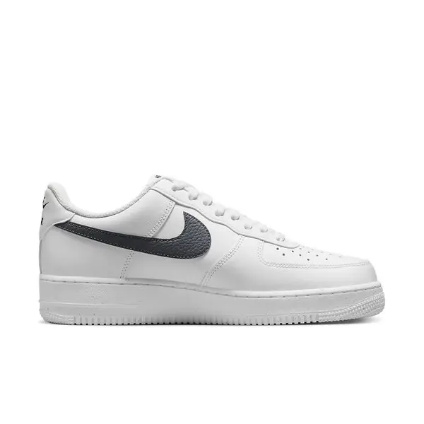 Nike Force 1 '07 Low Top Sneakers