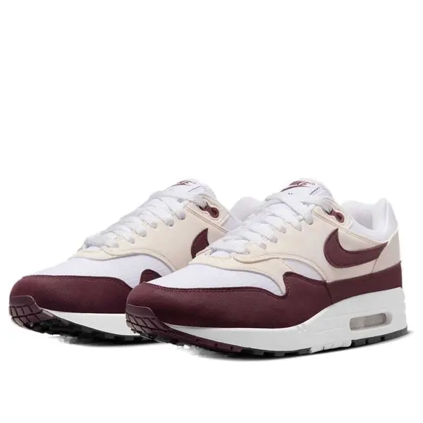 Nike Max 1 Sneakers